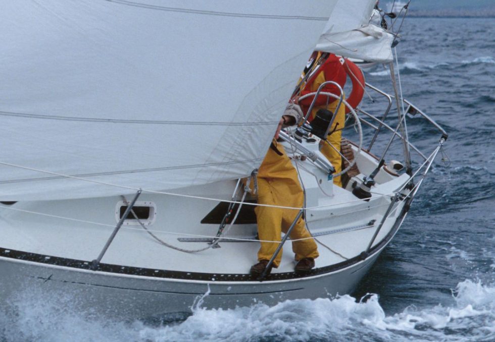 tips and advice for staying safe on a sailboat